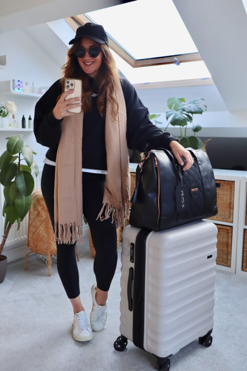 7 Stylish airplane outfits + inspo for comfy women’s travel outfits