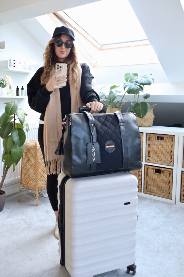 7 Stylish airplane outfits + inspo for comfy women’s travel outfits