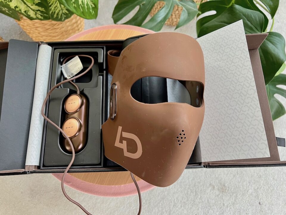 JOVS 4D Laser Light Therapy Mask Review: Does it work!? - The Travel Hack